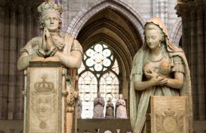 Origin & Meaning of "Let Them Eat Cake" - The Full Story Here! | Lyfepyle